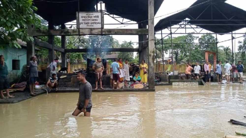 Silchar Flood: ডুবে গিয়েছে শ্মশান! বন্যার জলে ভাসছে প্যাকেটে মোড়া ...
